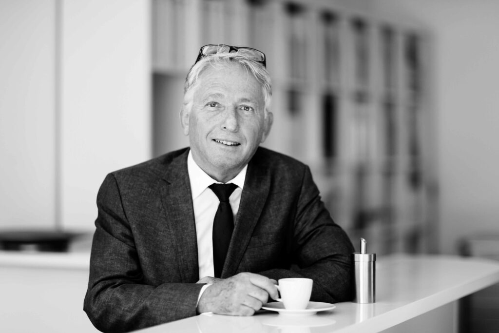 Dr. Rolf Moser - Rechtsanwalt - Straßer Ventroni Freytag